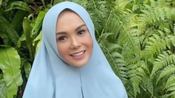 Cantiknya Yuni Shara Berkebaya Hitam Motif Mawar Merah, Netizen: Njawani Pol ! - News+ on RCTI+