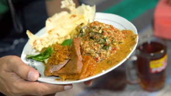 Pecel Kuah Rawon, Kuliner Unik Khas Jawa Timur yang Menggugah Selera ...