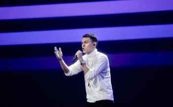 Nyoman Paul Aro Tampil Ciamik di Showcase Indonesian Idol 2023, BCL ...