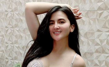 Gaya Diana Dee Starlight Pakai Bra Brokat di Kolam Renang Bikin Netizen ...