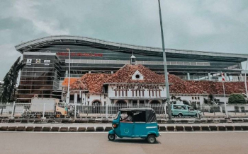Mengulik Sejarah Stasiun Jatinegara, Dulu Bernama Rawa Bangke Kini Jadi Cagar Budaya | News+ on ...