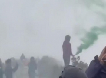 Viral Pendaki Nyalakan Bom Asap di Puncak Gunung Gede Pangrango ...