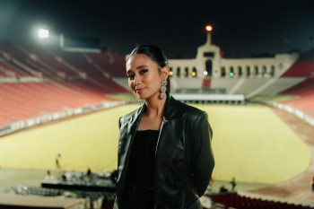 NIKI: Penyanyi Perempuan Indonesia Pertama yang Guncang Panggung ...