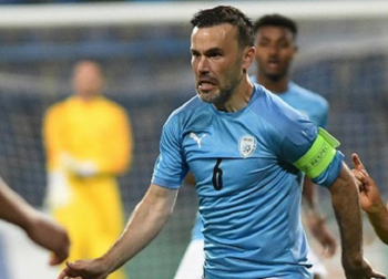 Kisah Bibras Natkho, Pesepak Bola Muslim Pertama yang Jadi Kapten ...