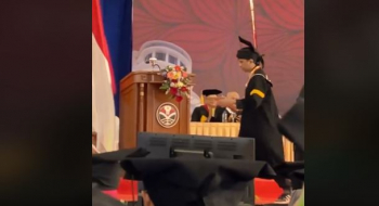 Viral! Toga Wisuda UPI Model Sunroof, Netizen Pertanyakan Desainnya ...