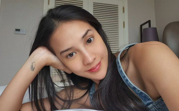 4 Potret Anya Geraldine Pose Rebahan di Ranjang Bikin Netizen Salah Tingkah, Serasa Video Call ...