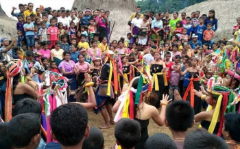 Uniknya Tradisi Wulla Podu, Ritual Keharmonisan Masyarakat Sumba Barat ...